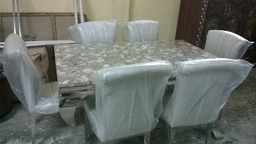 Table à manger tout neuf à Djibouti