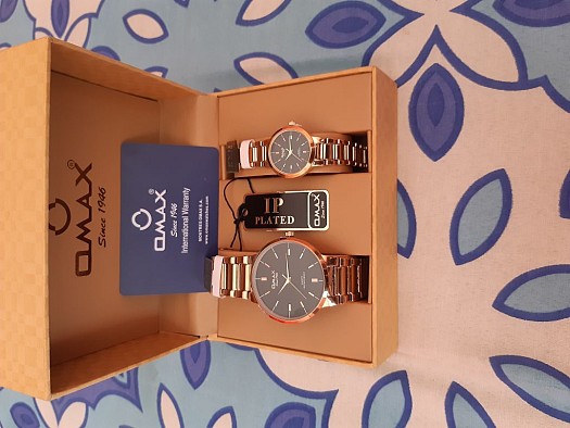 Montre OMAX pour couple à Djibouti