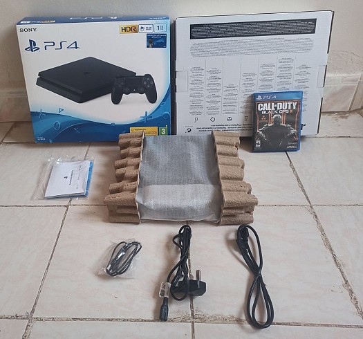 PS4 SLIM 1T NEUF à Djibouti