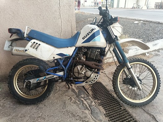 MOTO SUZUKI DR 600 DJEBEL à Djibouti