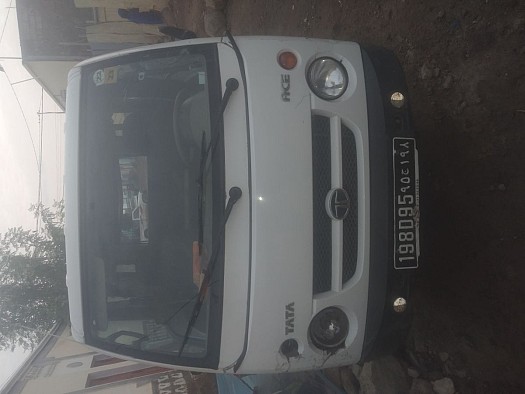 Tata Magic, excellent état à Djibouti