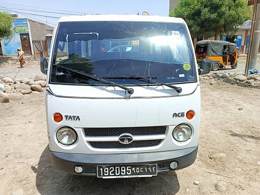 Tata Magic 2016, en bon état à Djibouti