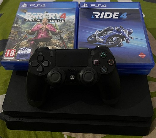 PS4 Slim 500 Go + 5 jeux + 1 manette d'origine à Djibouti