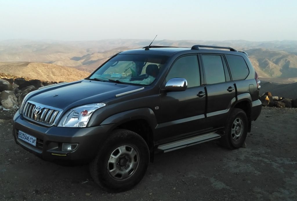 TOYOTA LAND CRUISER PRADO GX Modèle LJ120 à Djibouti