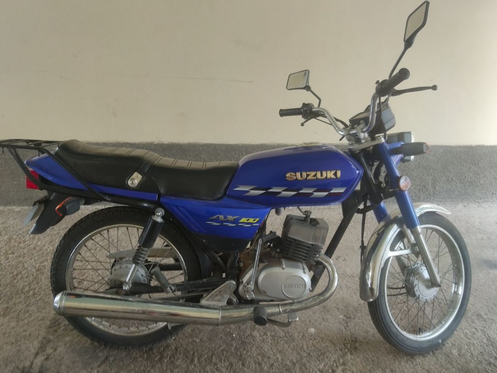Suzuki AX 100 à Djibouti